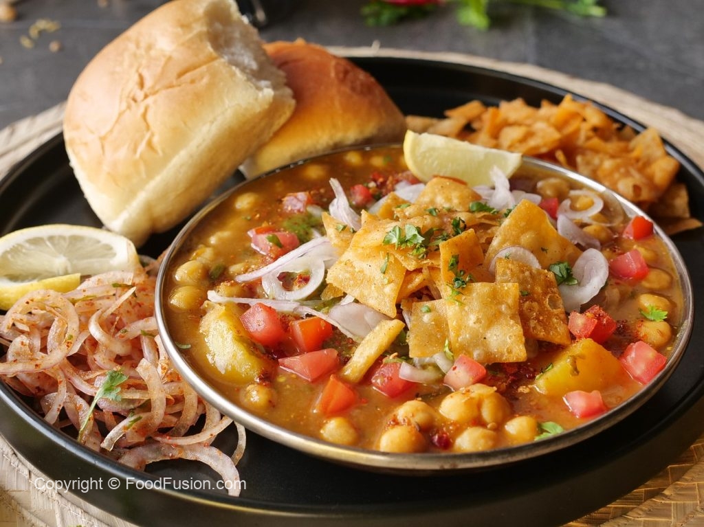 Kathiawari Aloo Choley – Food Fusion